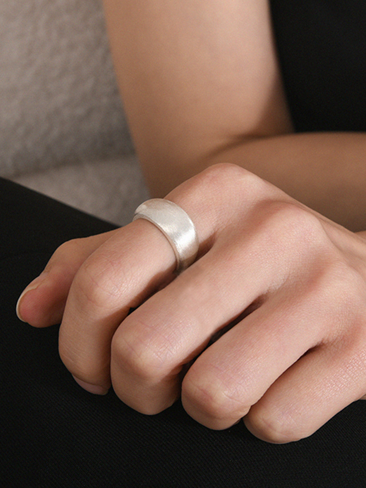 Minimalist Oval Brushed Ring – COMMENSE