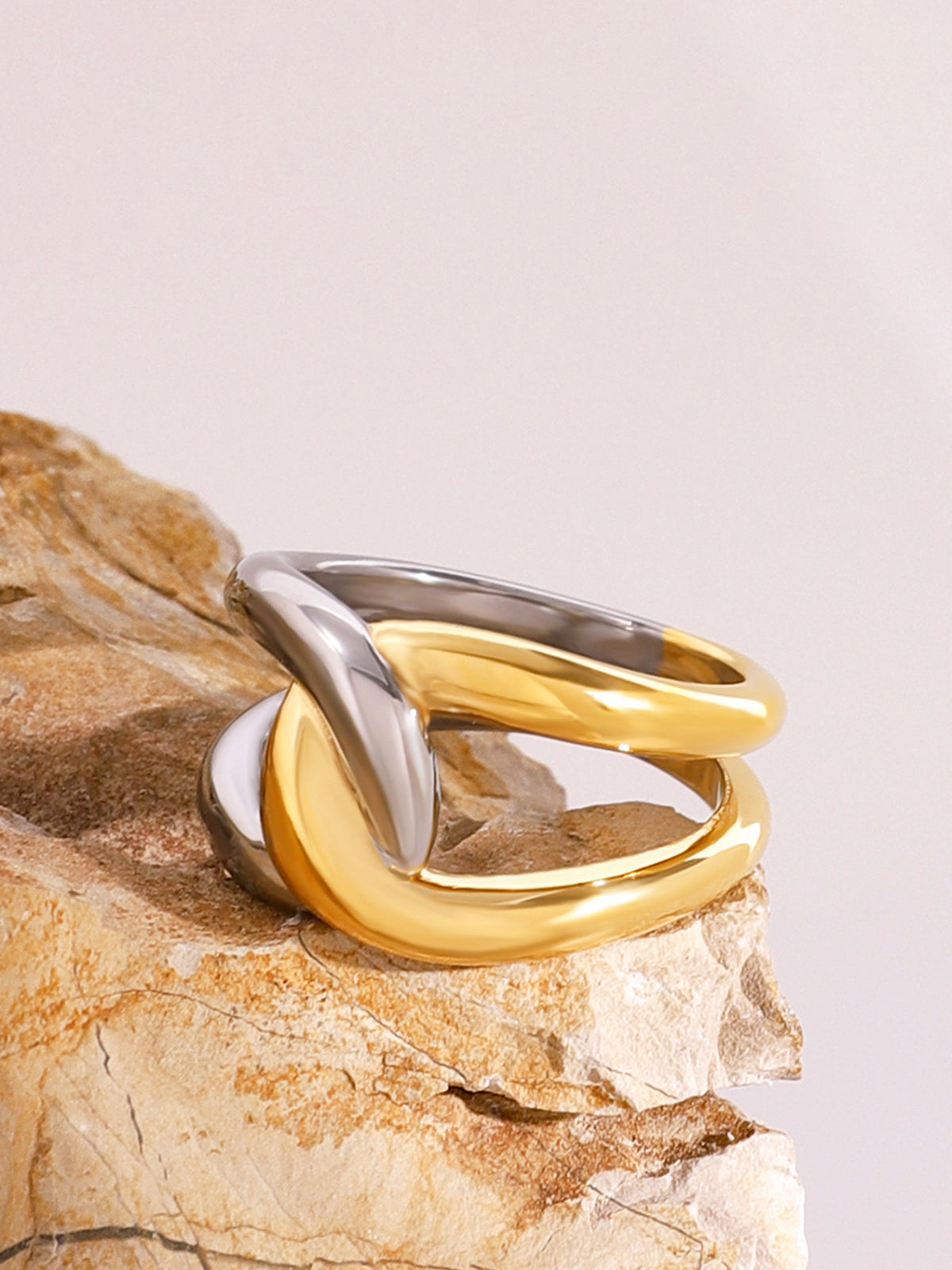 Two Tone Twist Ring | COMMENSE