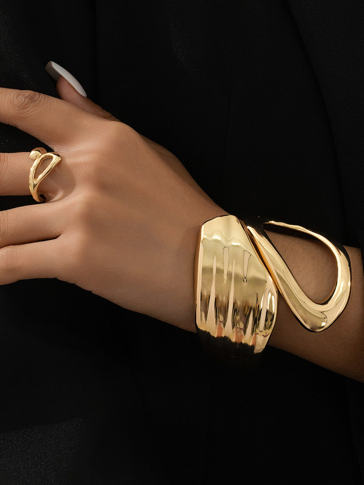 Asymmetric Gold Ring and Cuff Bracelet Set | COMMENSE