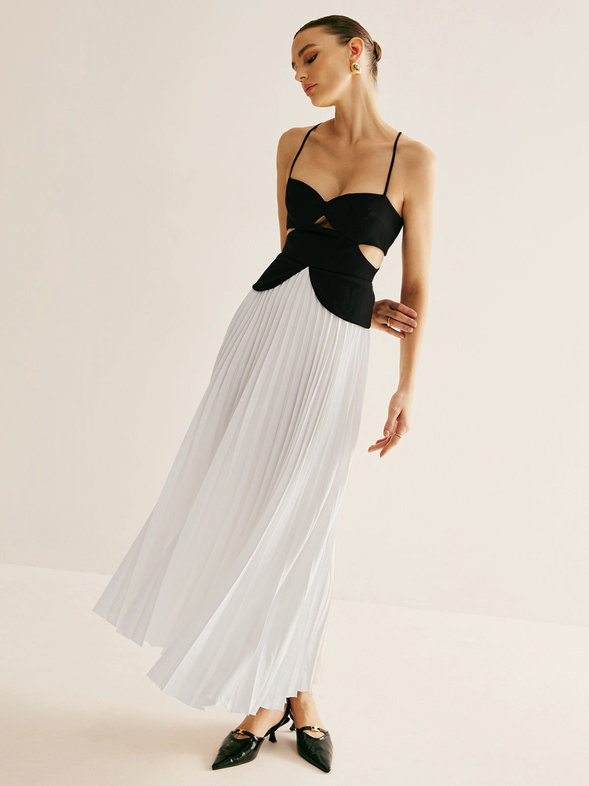 Two Tone Panel Cutout Pleated Dress | COMMENSE
