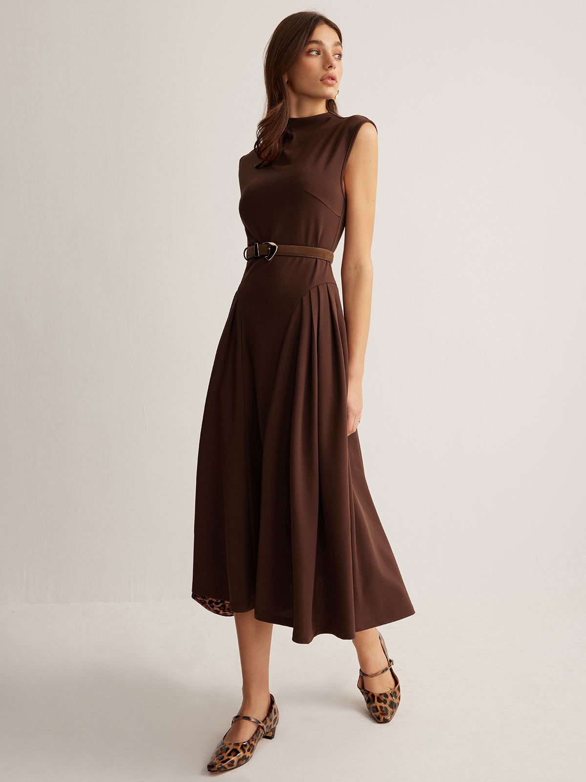 Sleeveless Pleated Pockets Dress Without Belt | COMMENSE