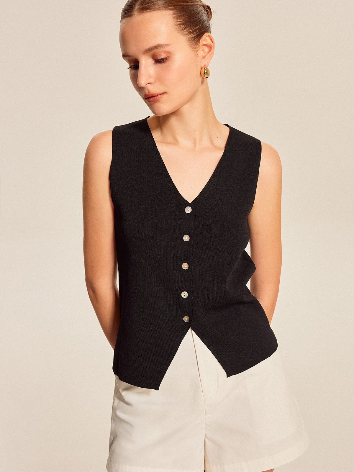 Sleeveless Ribbed Knit Button-Up Top | COMMENSE