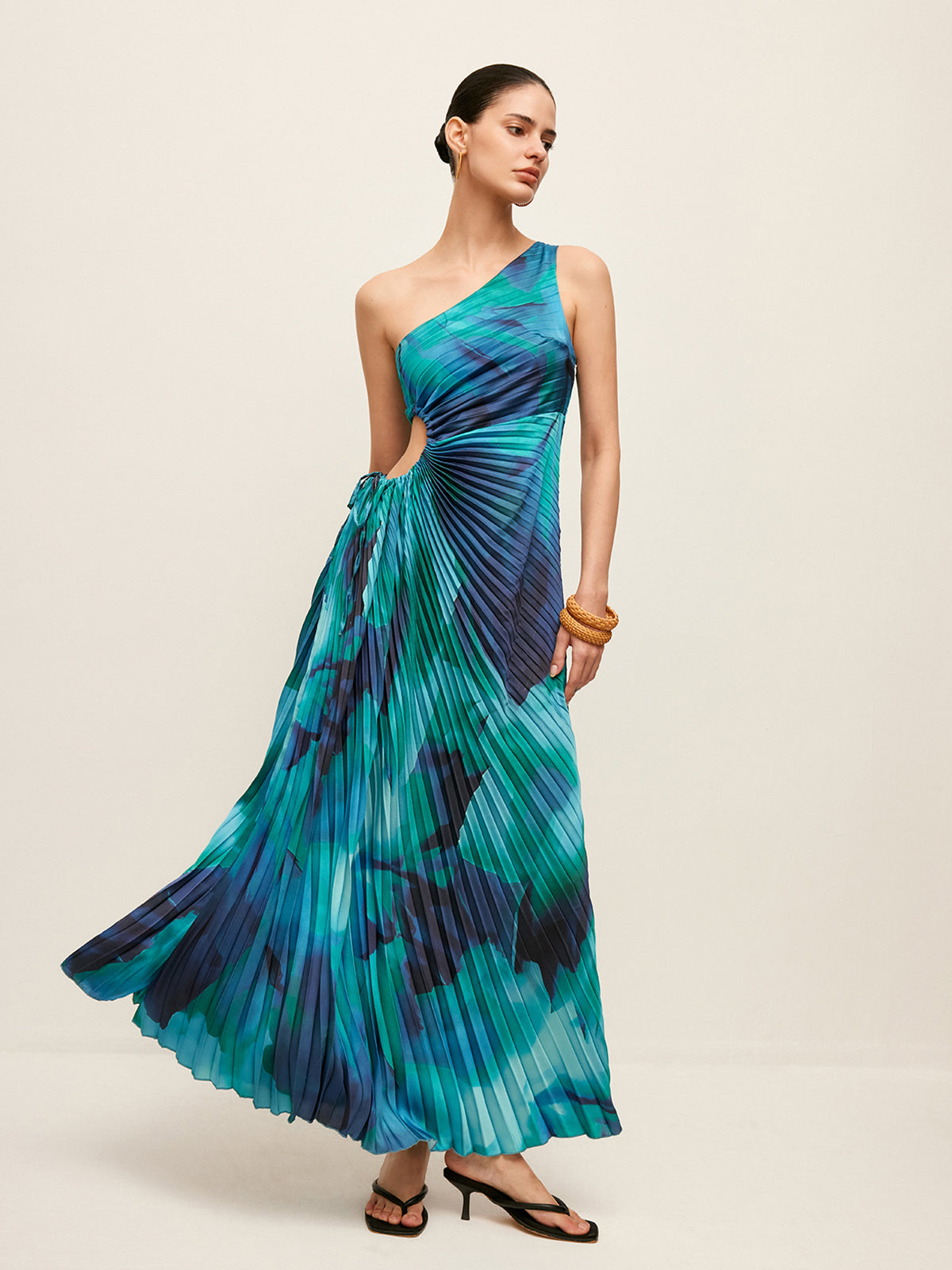 Side Cut-Out One-Shoulder Pleated Dress | COMMENSE